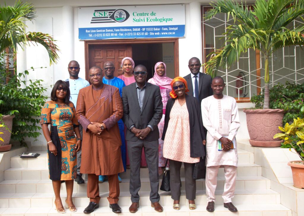 Le Secrétaire Exécutif de la CCRS visite le Centre de Suivi Ecologique ...